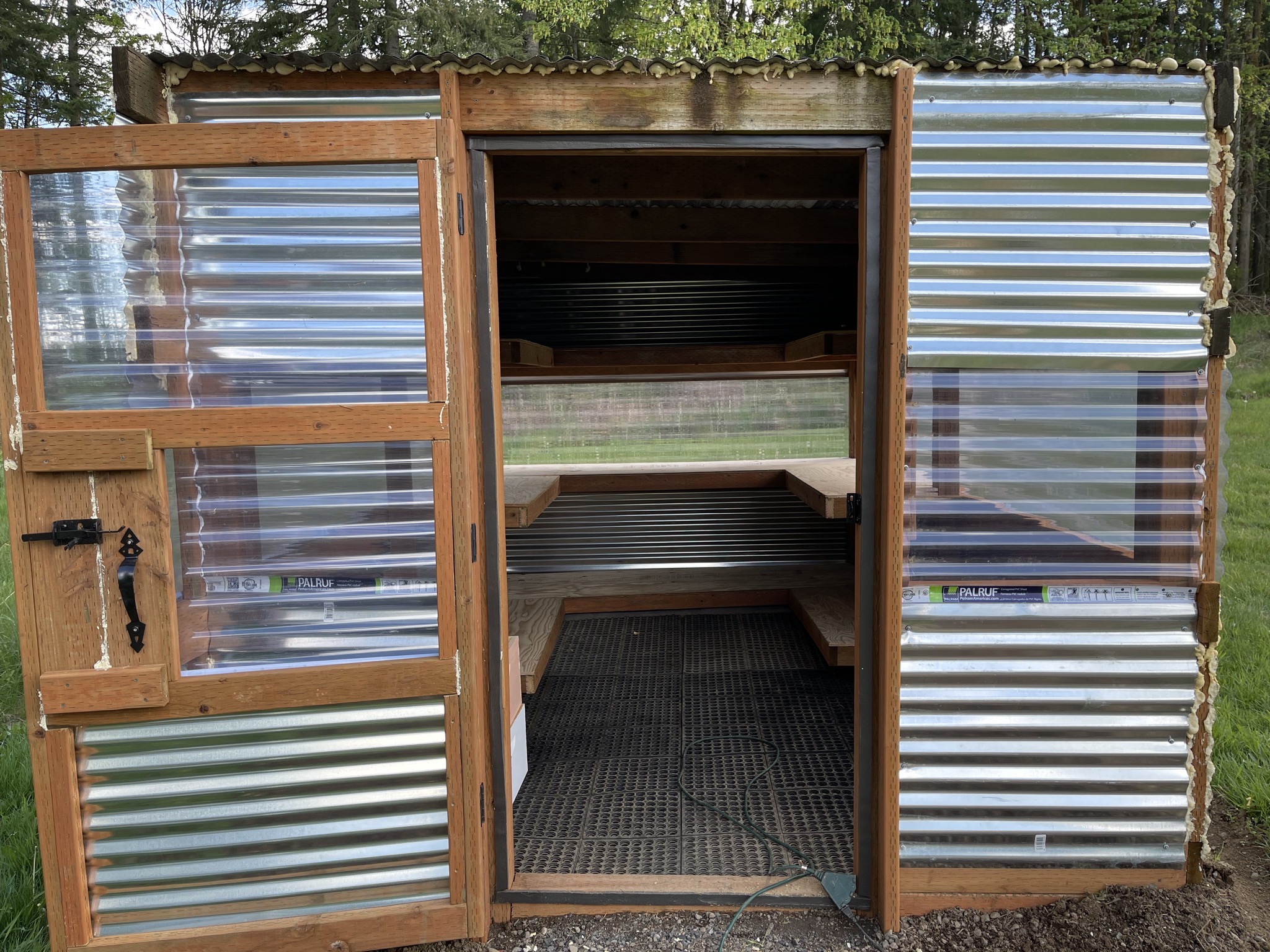 Bee shed: finishing touches – Yellow Cottage Homestead